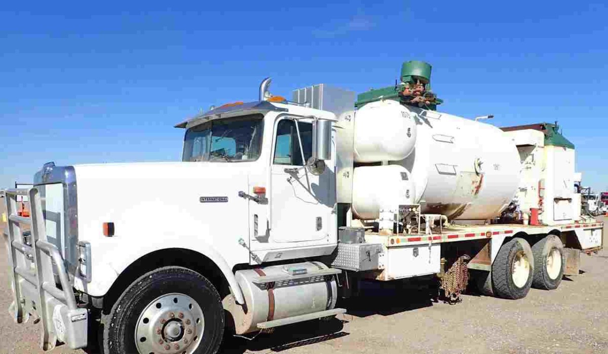 1998 International 9300 T/A Hot Oil Truck - Beeman Equipment Sales