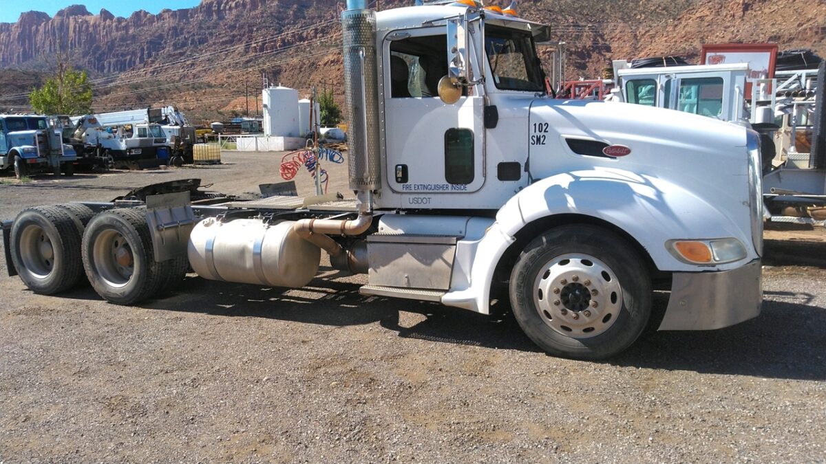 2011 Peterbilt 386 Truck - Beeman Equipment Sales