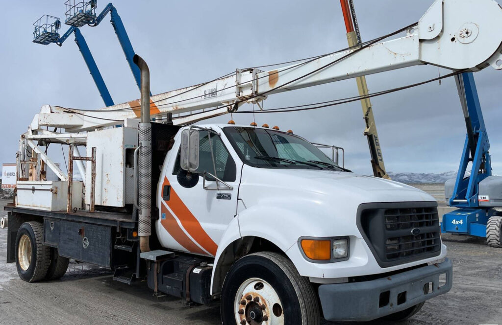 Smeal 10T Pump Hoist Rig - Beeman Equipment Sales